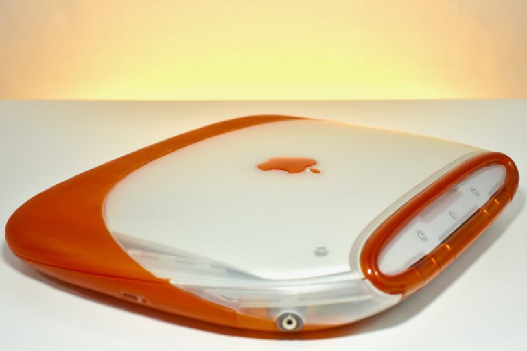 iBook G3/300 (original, tangerine, 1999) – mattjfuller.com