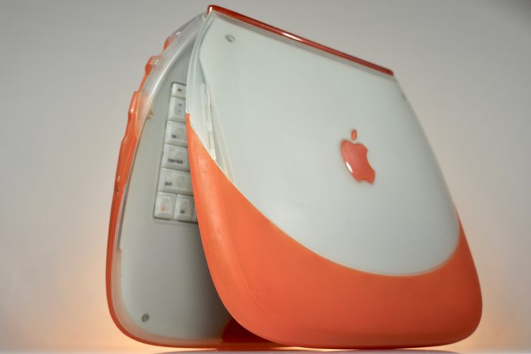 iBook G3/300 (original, tangerine, 1999) – mattjfuller.com